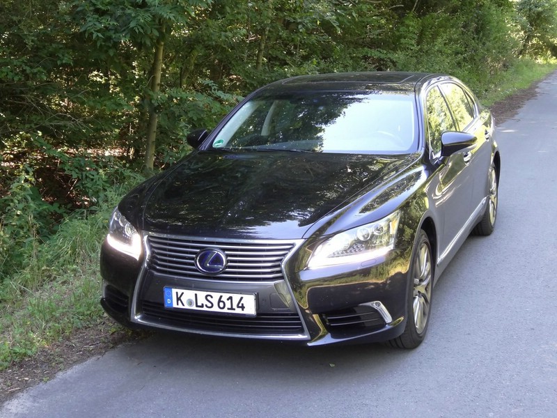 Lexus LS 600h L Wellnessline im Test - Fahrberichte von Luxusautos bei ...