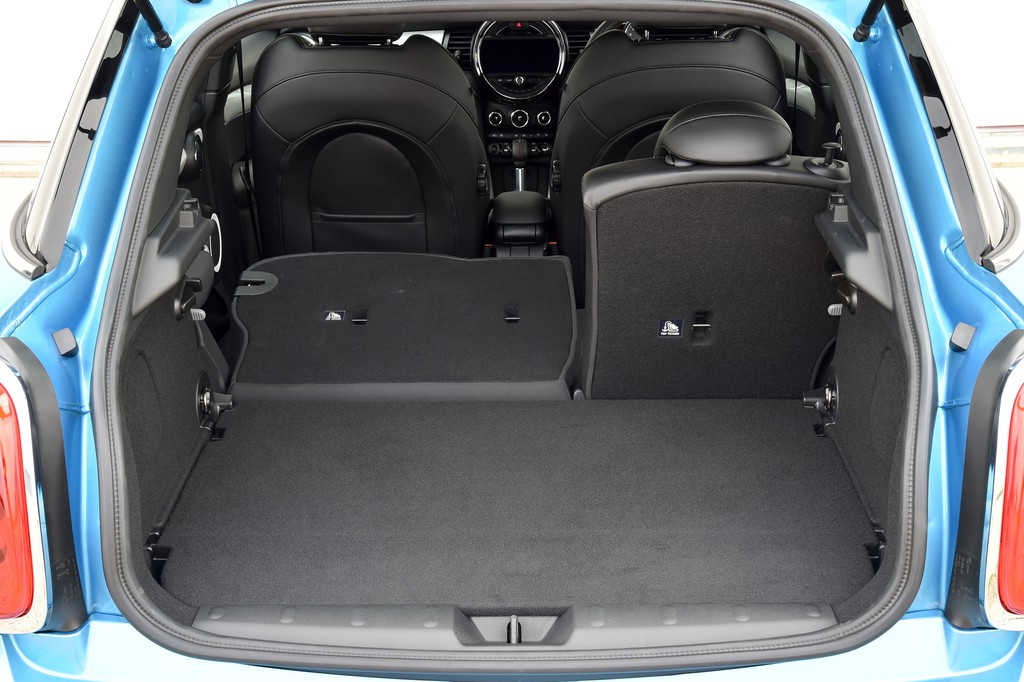 Galerie: Mini Cooper SD 5-Türer Kofferraum | Bilder und Fotos