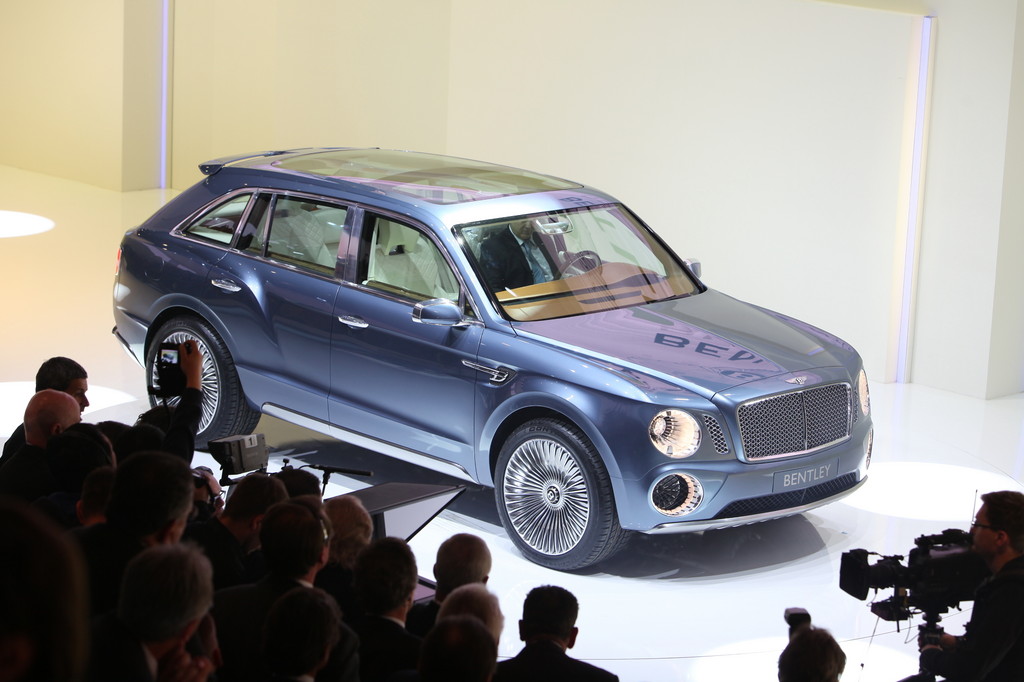 Galerie: Bentley EXP 9 F Präsentation | Bilder und Fotos