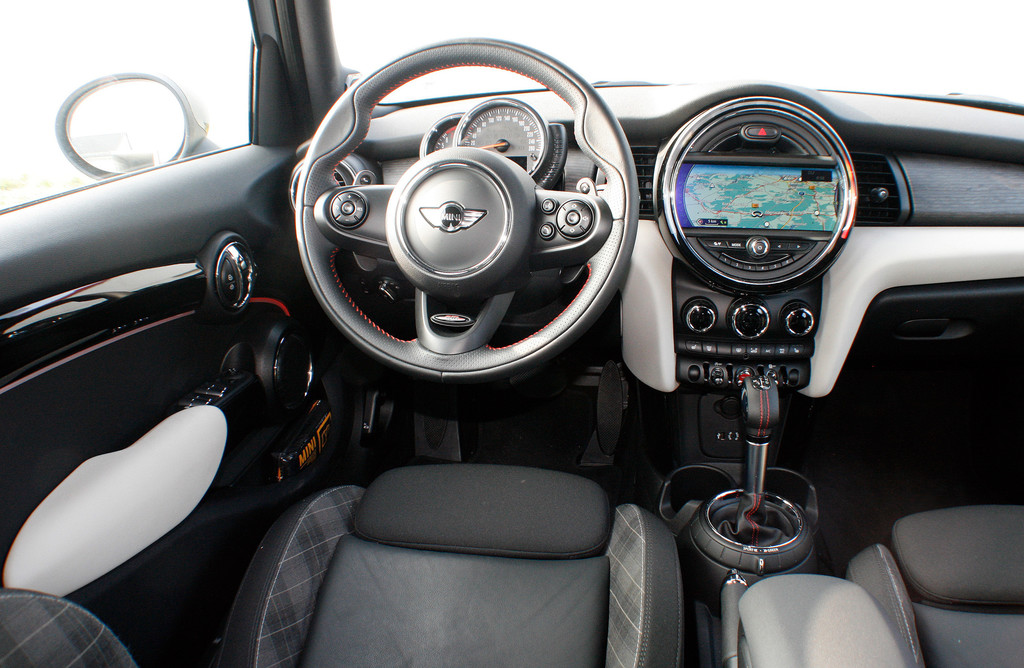 Galerie: Mini Cooper S 5-Türer, Cockpit | Bilder und Fotos